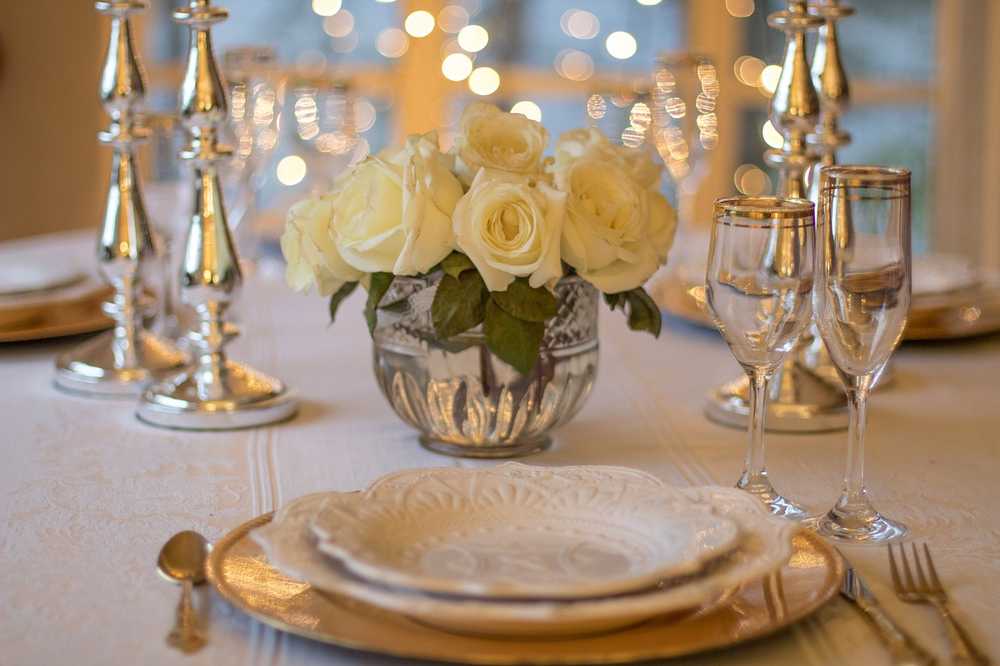 How to Create a Romantic Atmosphere - Discover Tip